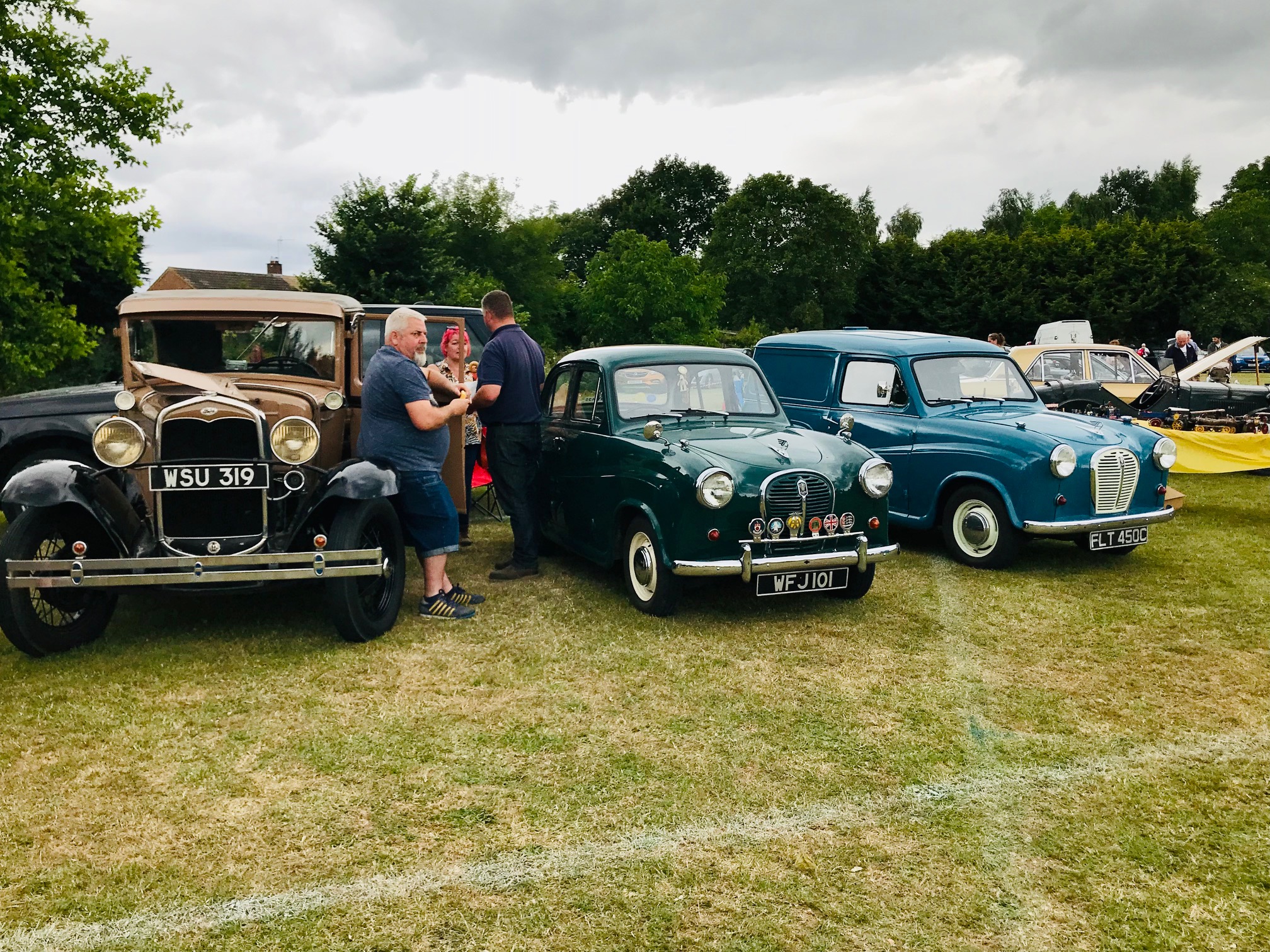 Classic & Sports Cars Parade - Bromham Show